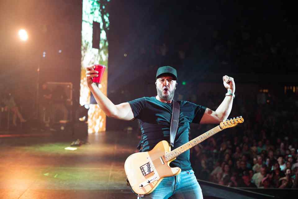 Luke Bryan Wraps “Country On Tour” and Closes Out Year Full of Unique ...